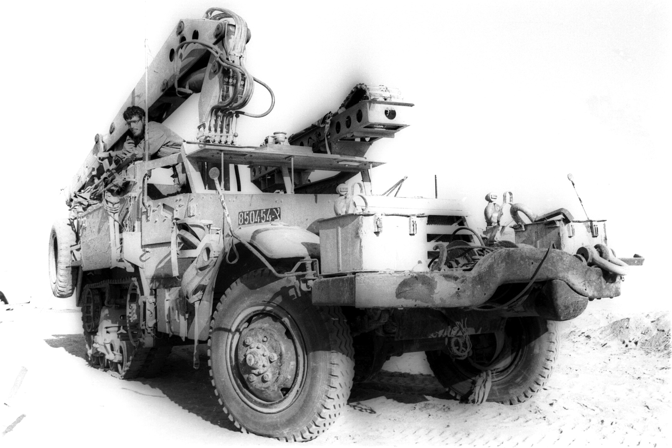 IDF vehicle | תמונה | NNL_ARCHIVE_AL990040051710205171 | הספרייה הלאומית